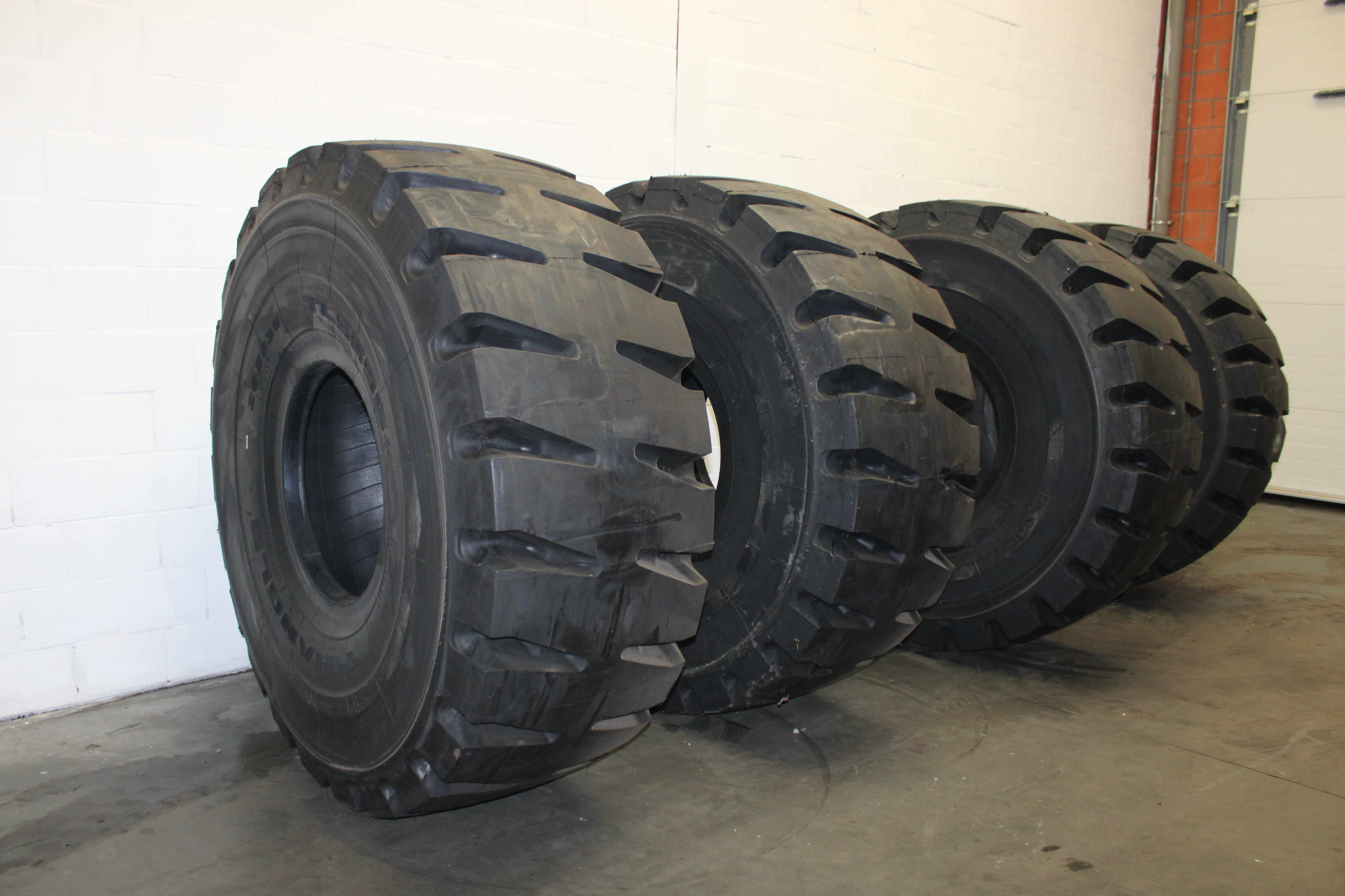 26.5R25 Triangle TL559S+ ** L5 4 pieces